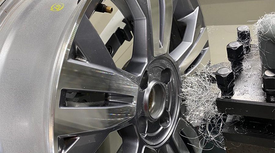 Felgenreparatur München Felgenaufbereitung lackieren Felgen Kratzer ...